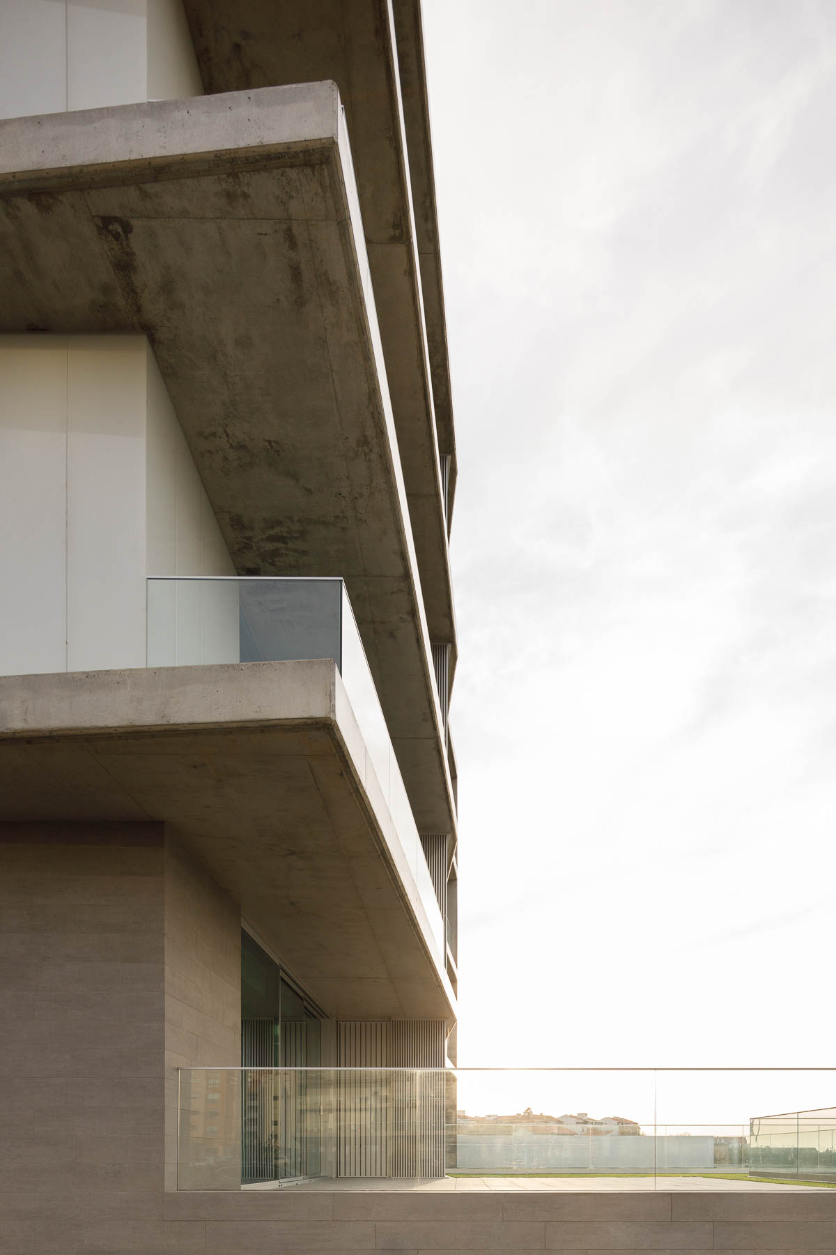 Edificio Multifamiliar no Canal Sao Roque em Aveiro do atelier S - Ivo Tavares - arquitetura ...