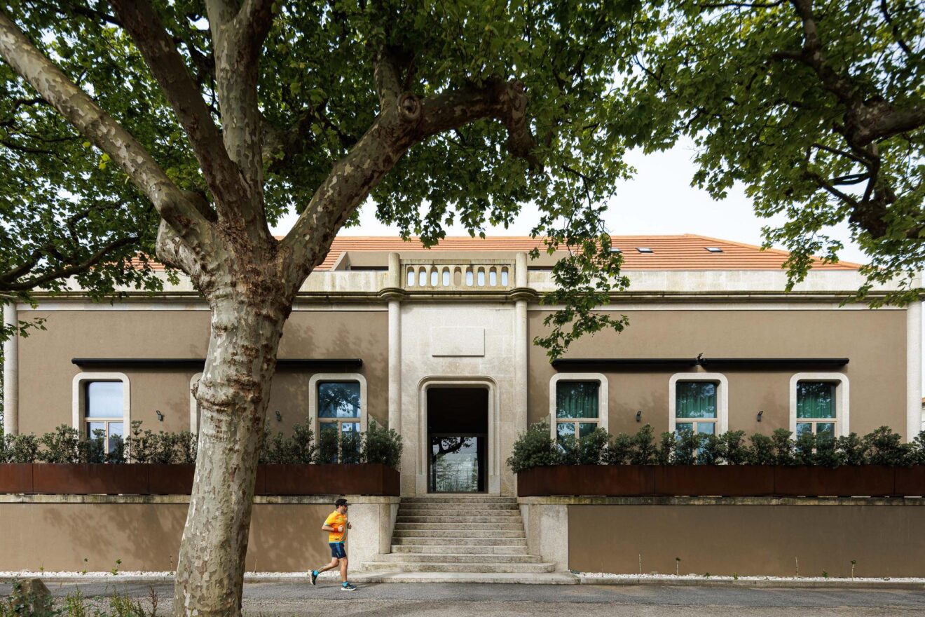 Assembleia da Granja - Quebra-luz escultórico dá nova vida a edifício ...